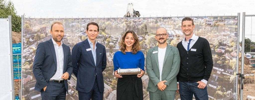 Grundsteinlegung beim nachhaltigen Holzbauquartier Kokoni One in Berlin ...
