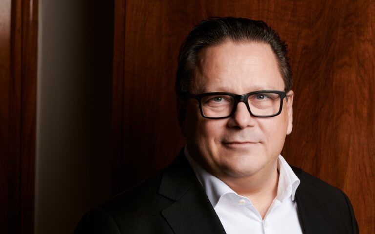 Was bauen wir? Alex Karp, der Papst und die Infrastrukturfrage des KI ...