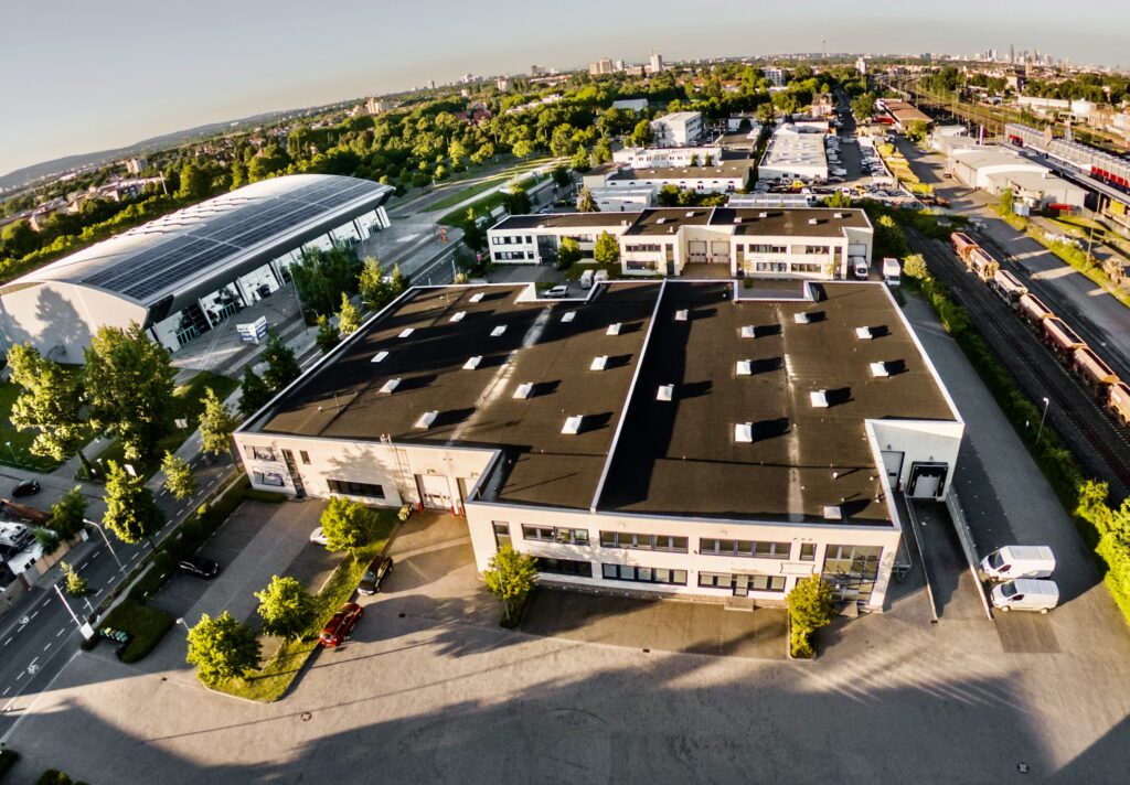 MH vermittelt die Vermietung von 1.200 m² Lager- und Büroflächen in ...